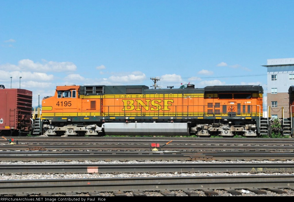 BNSF 4195